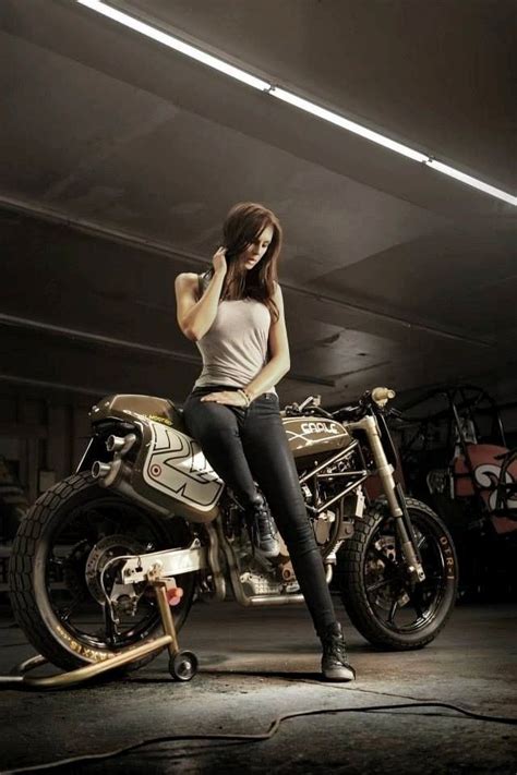 Pin Von Zimaxle Auf Auto Und Mädchen Cafe Racer Mädchen Motorrad Mädchen Mädchen Auf Motorrad