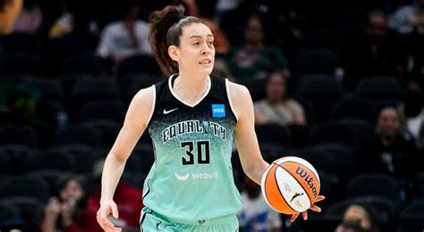 Liberty S Breanna Stewart Breaks WNBA S Single Season Scoring Record