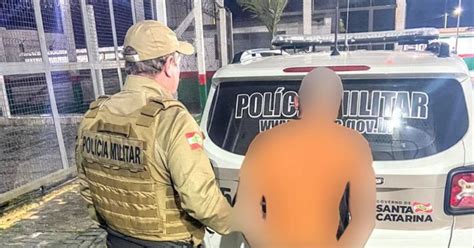 Homem é preso por tentativa de feminicídio após esfaquear mulher e