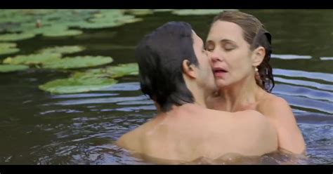 Adriana Esteves e Vladimir Brichta protagonizam cenas quentes em 1º