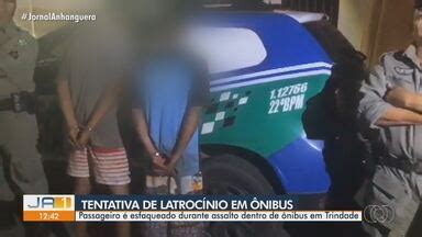 JA 1ª Edição Passageiro é esfaqueado durante assalto dentro de ônibus