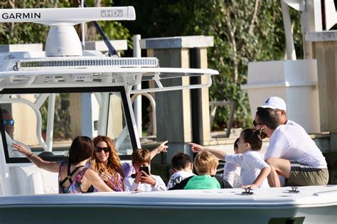 Couple Alert Shakira Y Lewis Hamilton Son Captados Juntos Otra Vez