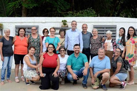 Centro de Convivência de Várzea Paulista promove dinâmica para