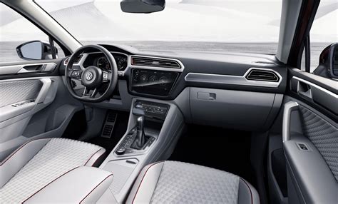 Volkswagen Tiguan GTE Active Concept Interni Cavalli Vapore
