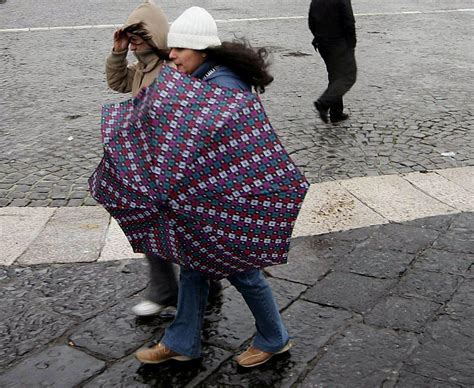 Meteo Freddo E Vento Forte Allerta Burrasche Sulla Lombardia