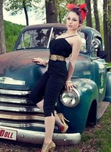 Estilo Pin Up como se vestir maquiagem penteados e dicas incríveis