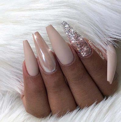 20 Idées sublimes pour des ongles nude