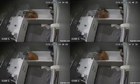 IPCAM Cute Italian Girl Bathing In Her Bathtub Superips