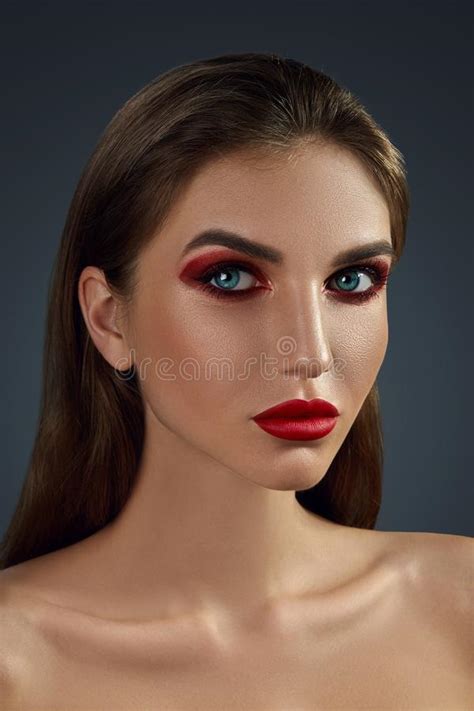 Hermosa Chica Desnuda Sin Ropa Interior Mujer Sexy Foto De Archivo
