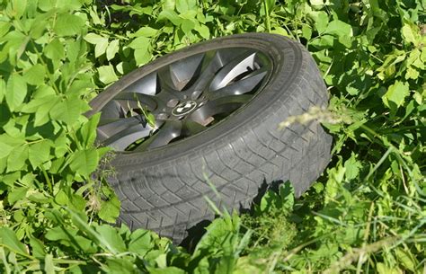 Először azt hitték hogy már nem él a sofőr és az utasa Toyota