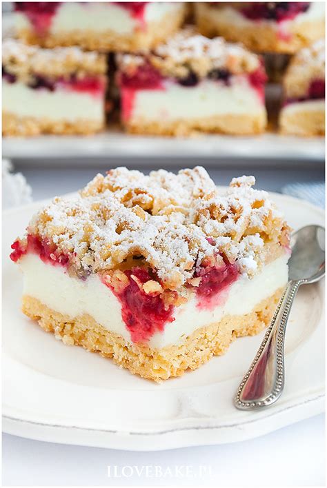 Kruche ciasto z owocami i lekką budyniową pianką ILoveBake pl