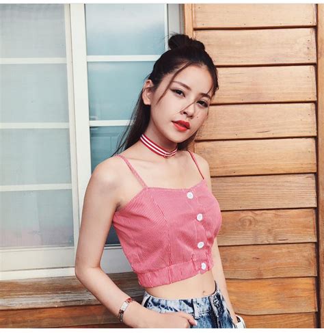 Cùng nhìn 72 ảnh con gái mặc áo croptop dễ thương nhất Sai Gon