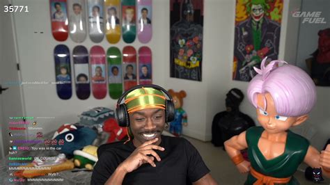 Macaiyla On Twitter This Poor Man Lmfaoooo Https T Co Whuiemtqkc