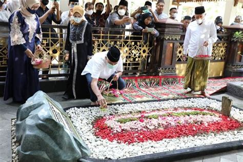 DOA Ziarah Kubur Dan Bacaan Ketika Ke Makam Lengkap Dengan Susunannya
