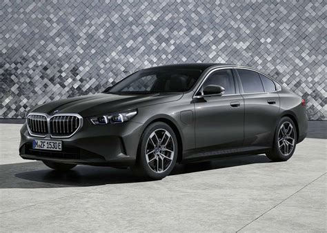 2024 BMW 5 Series Walkaround Video Shows The 530e Inside And Out BMW