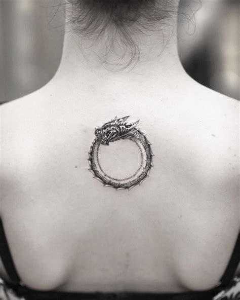 Tatuagem ouroboros 77 inspirações para uma tattoo cheia de significado