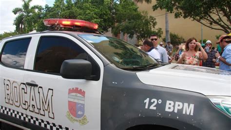 Polícia Militar prende dois homens e duas mulheres chupa cabra em