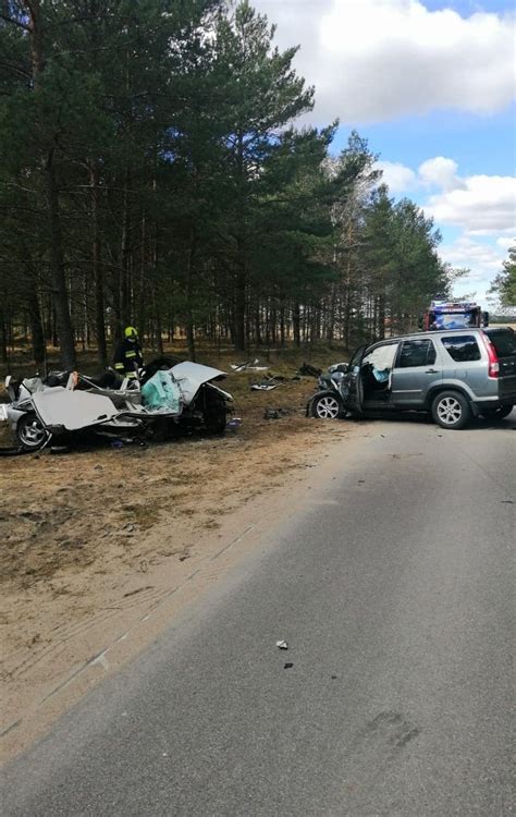 Śmiertelny wypadek koło Kościerzyny Nie żyje 22 letni kierowca polo
