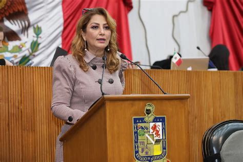 H Congreso de Nuevo León APRUEBAN ILUMINAR DE ROJO EL CONGRESO