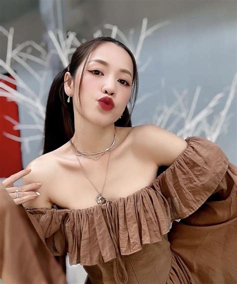 Loạt ảnh với nhẫn cầu hôn của Puka trước khi Gin Tuấn Kiệt công bố