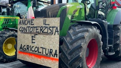 La Protesta Dei Trattori Arriva Nella Marca Flashmob Per 400 Agricoltori