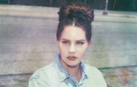 Lana Del Rey Announces New Album Did You Know That There S A Tunnel