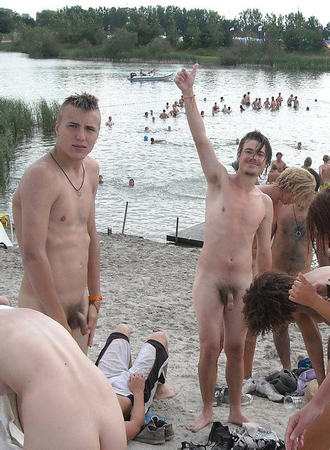 Thumbs Pro Dudes Naked Reblog From Nude Beach Dudes 26k Posts 36