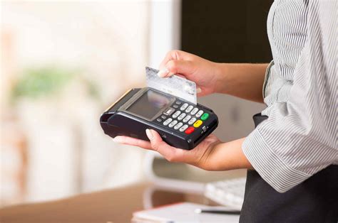 Qué es Mejor Pagar de Contado vs Cuotas Mama Multitasking