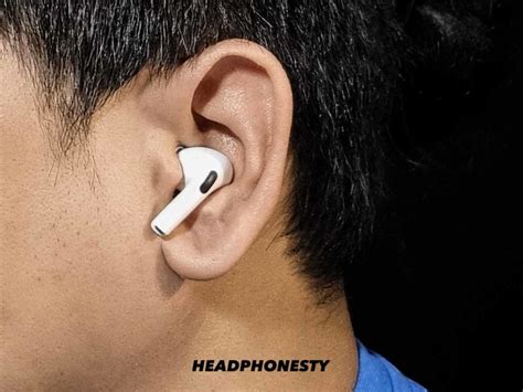 5 Simple Tips To Keep AirPods From Falling Out Headphonesty