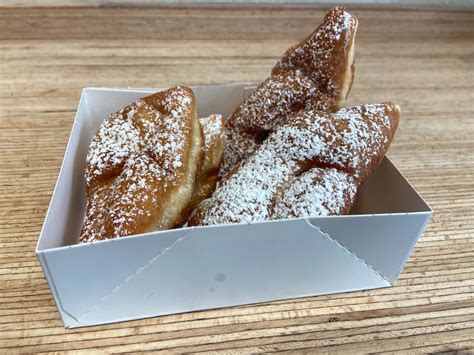 Un Chef Une Recette Les Bugnes Moelleuses De Chez Antoinette