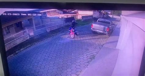 VÍDEO Câmera registra momento em que advogado é morto a tiros em SC