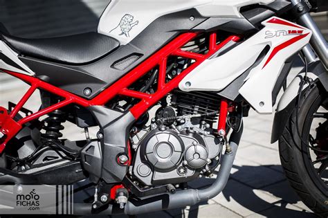Prueba Benelli BN 125 Tu Primera Naked