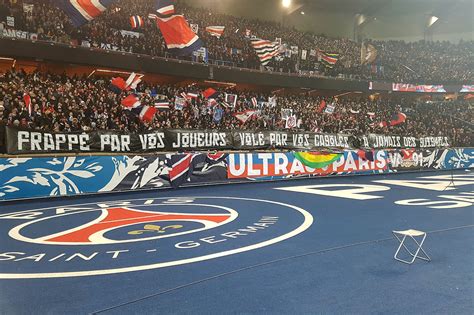 Quand Les Supporters Du PSG Taillent Les Guignols De LOM