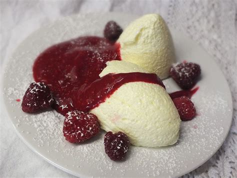 Zitronen Mousse Mit Himbeeren Von Ulkig Chefkoch