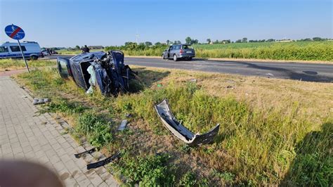 Wilczyn Czołowe zderzenie na prostej drodze Cztery osoby w szpitalu