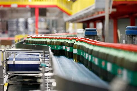 Ambev investe R 75 milhões e inaugura nova linha de refrigerante em
