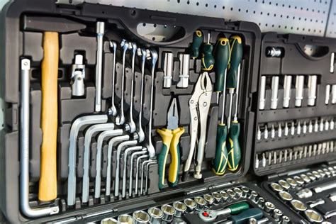 Outillage Automobile 17 Outils Importants Pour Entretenir Votre Auto
