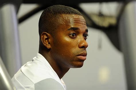 Robinho vai cumprir pena no Brasil Entenda os próximos passos do caso