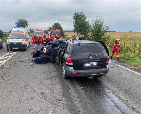 Doi oameni au murit pe loc și alți patru au ajuns la spital după un