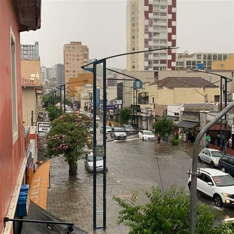 Vídeo Chuva Intensa Provoca Alagamentos e Estragos em Poços de Caldas
