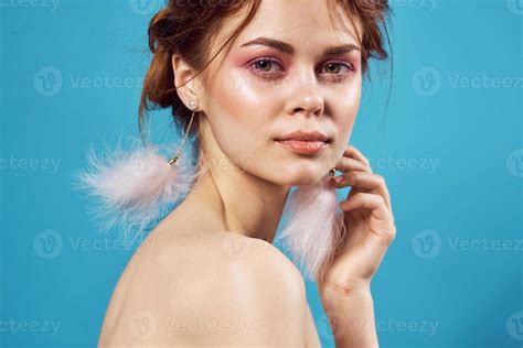 Pretty Woman Naked Shoulders Fashion Posing Bright Makeup 22070674