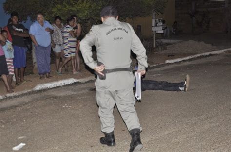 RAIO DA NOTICIA Homem é morto a tiros em Mineiros Go