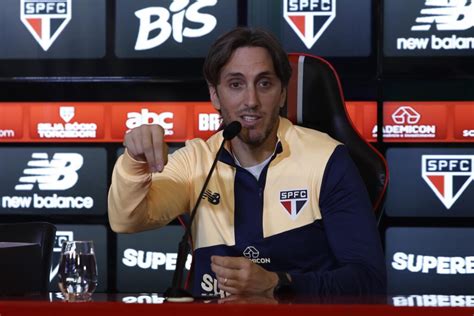 Zubeldía elogia diversidade do elenco do São Paulo e aborda James