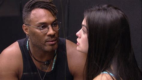 No BBB 23 Larissa chora depois de discussão e Fred Nicácio a aconselha