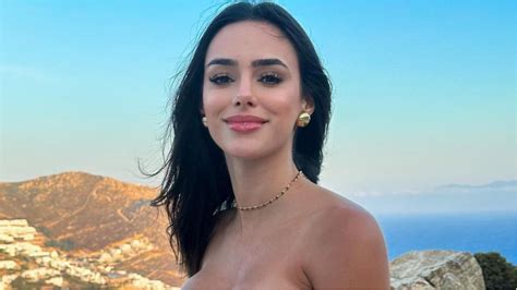 Bruna Biancardi aparece usando aliança de compromisso após Neymar