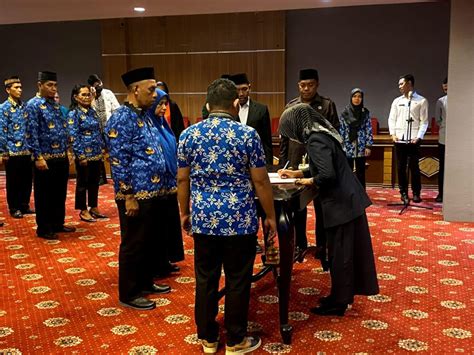 Gubernur Lantik 20 Kepsek Dan 24 Pejabat Eselon III Pemprov Malut