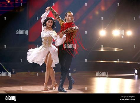 Tänzerin Anastasia Stan und Tänzer Evgeny Vinokurov bei große Profi