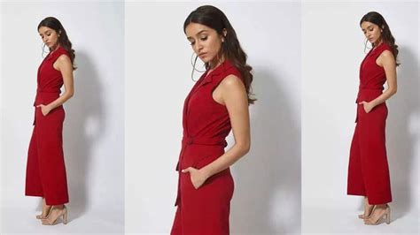 Janhvi Kapoor S Sexy Slit Gown To Kriti Sanon S Sultry Bodycon