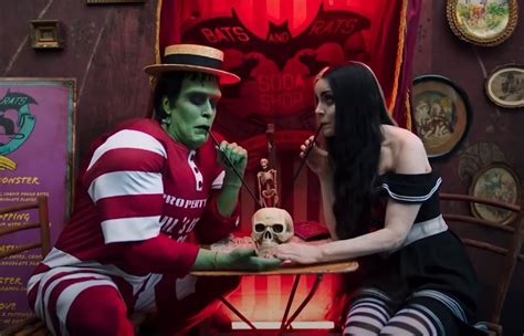 Lily y Herman se quieren a morir en el tráiler de La familia Monster de