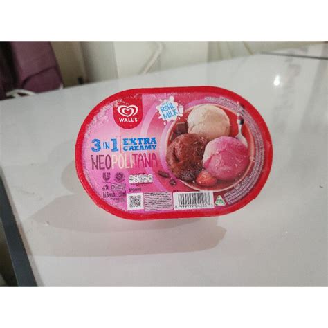 Jual Ice Cream Wall S Extra Creamy 3 In 1 Neopolitana Es Krim Shopee